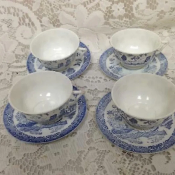 1950s 13-pc Ideal Blue Willow, Child’s Tea Set
